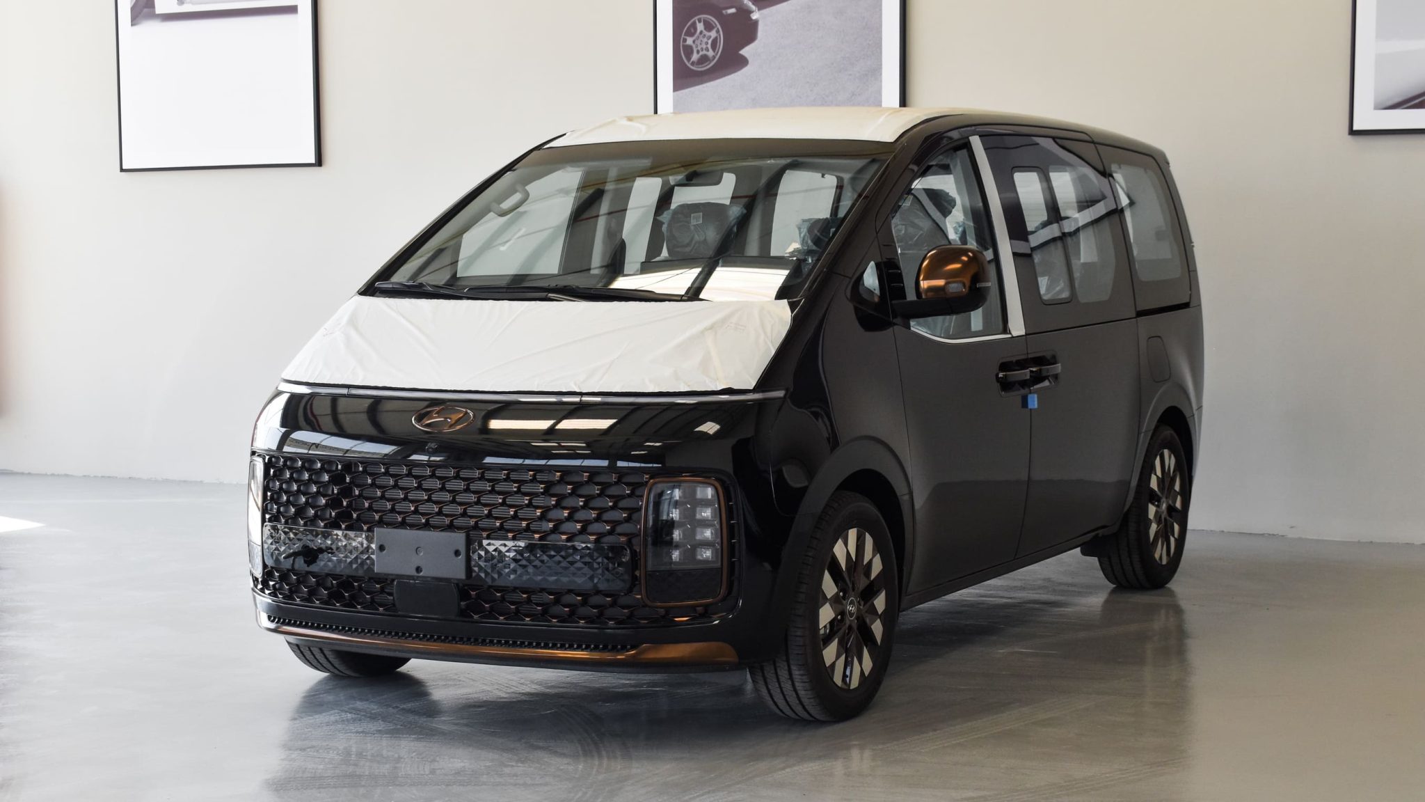 HYUNDAI STARIA 3.5L VIP 7 SEATER ROYAL EDITION - Alkadycars