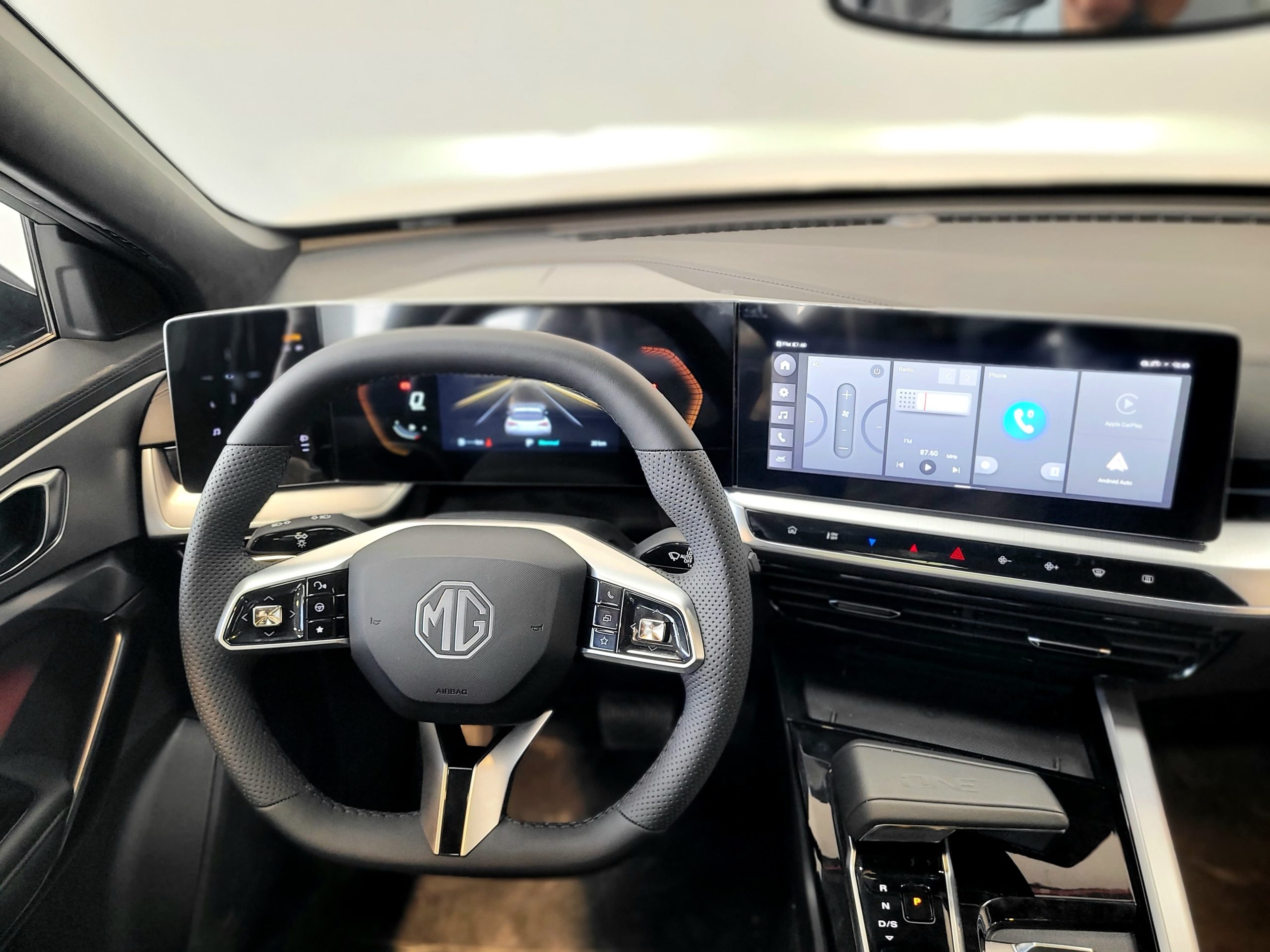 MG ONE 1.5L A/T DELUX 2025 - GREEN COLOR - Alkadycars