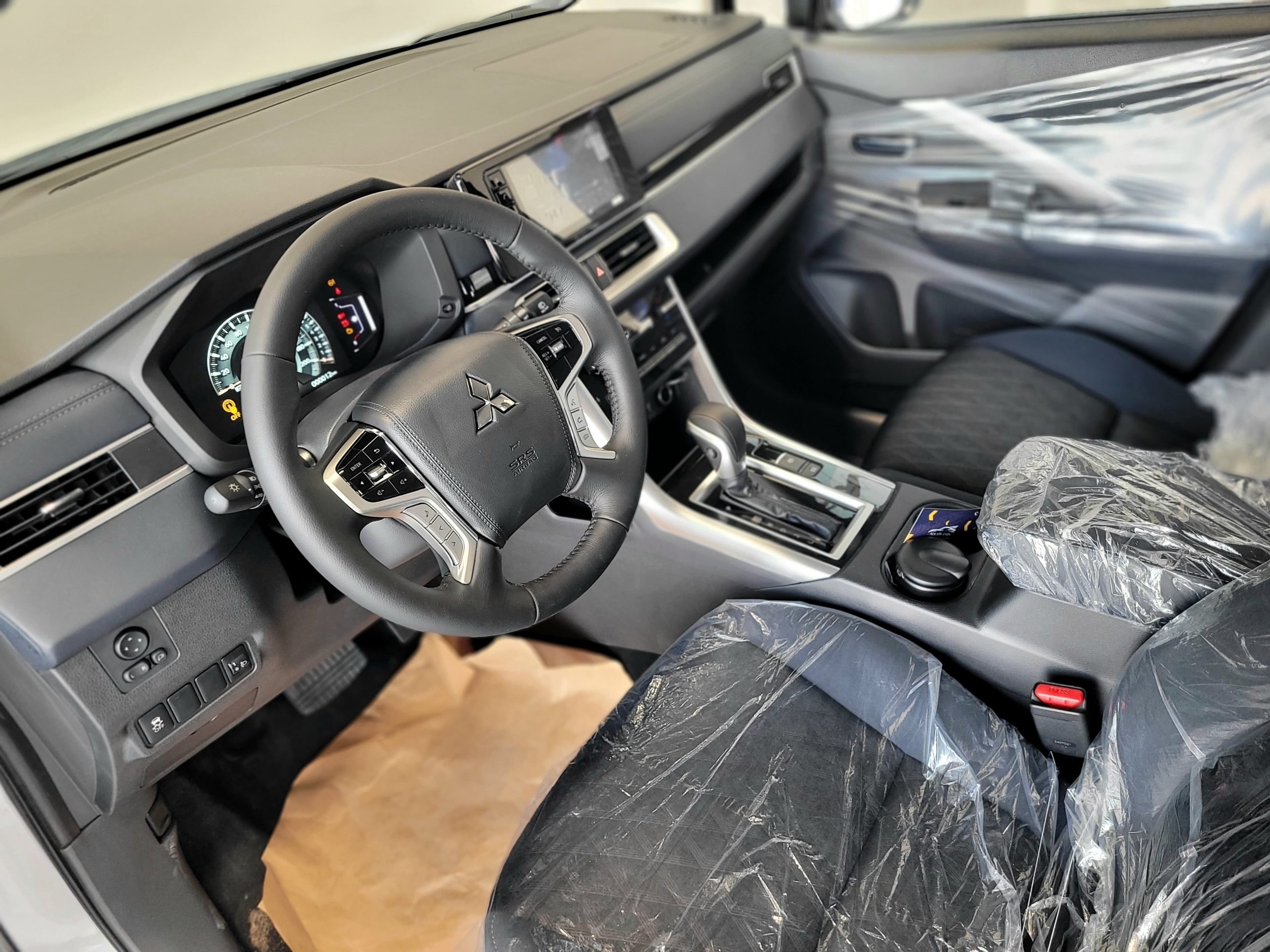 Mitsubishi xpander Cross 1.5L 2025 (silver) - Alkadycars