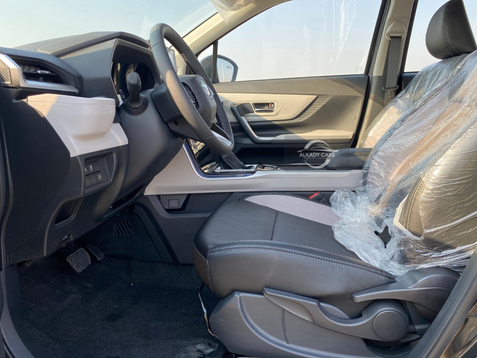 TOYOTA VELOZ 1.5L 2025 WITH 5 DOOR - GCC SPECS - Alkadycars