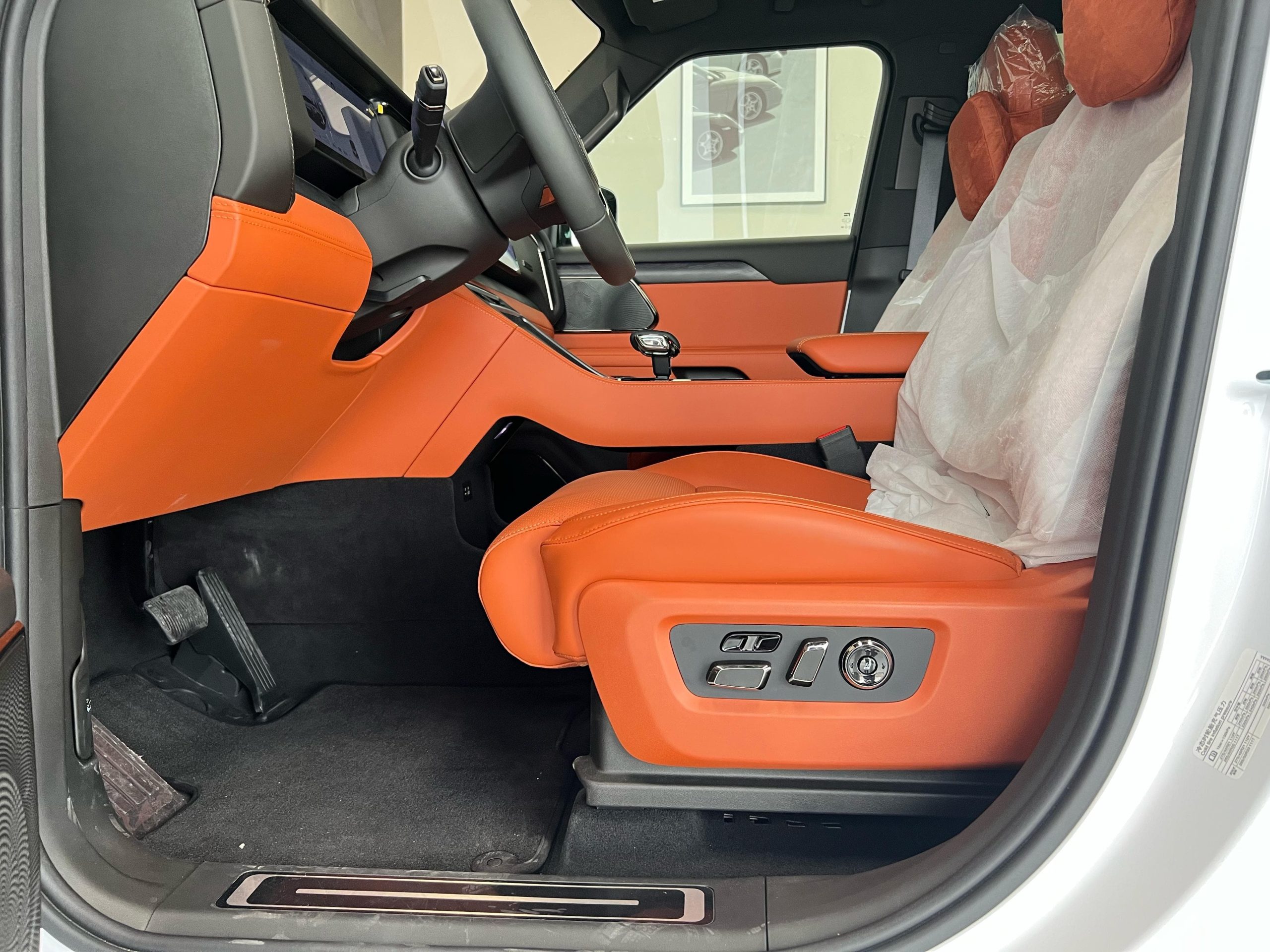 ROX 01 VIP Luxury 6-Seater 2024 - Alkadycars