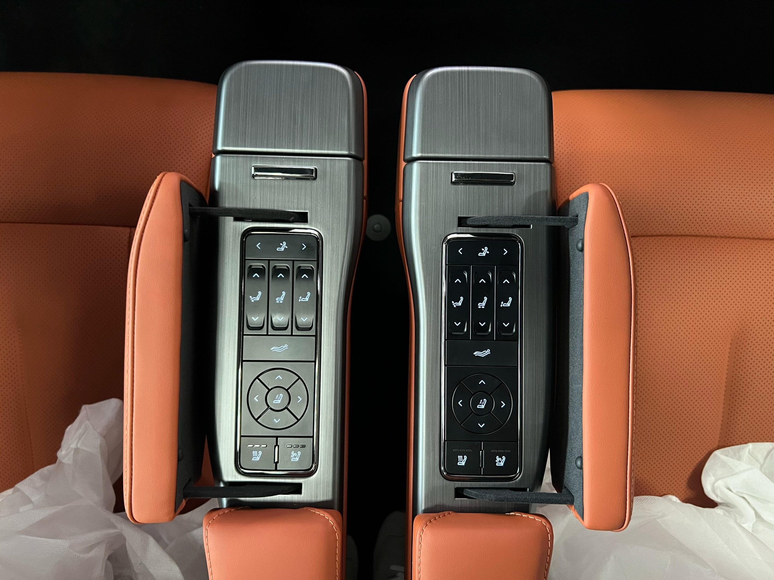 ROX 01 VIP Luxury 6-Seater 2024 - Alkadycars