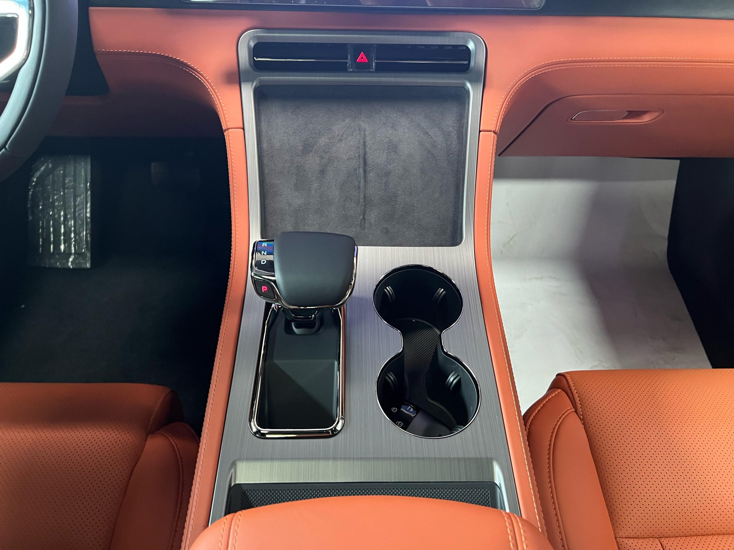 ROX 01 VIP Luxury 6-Seater 2024 - Alkadycars