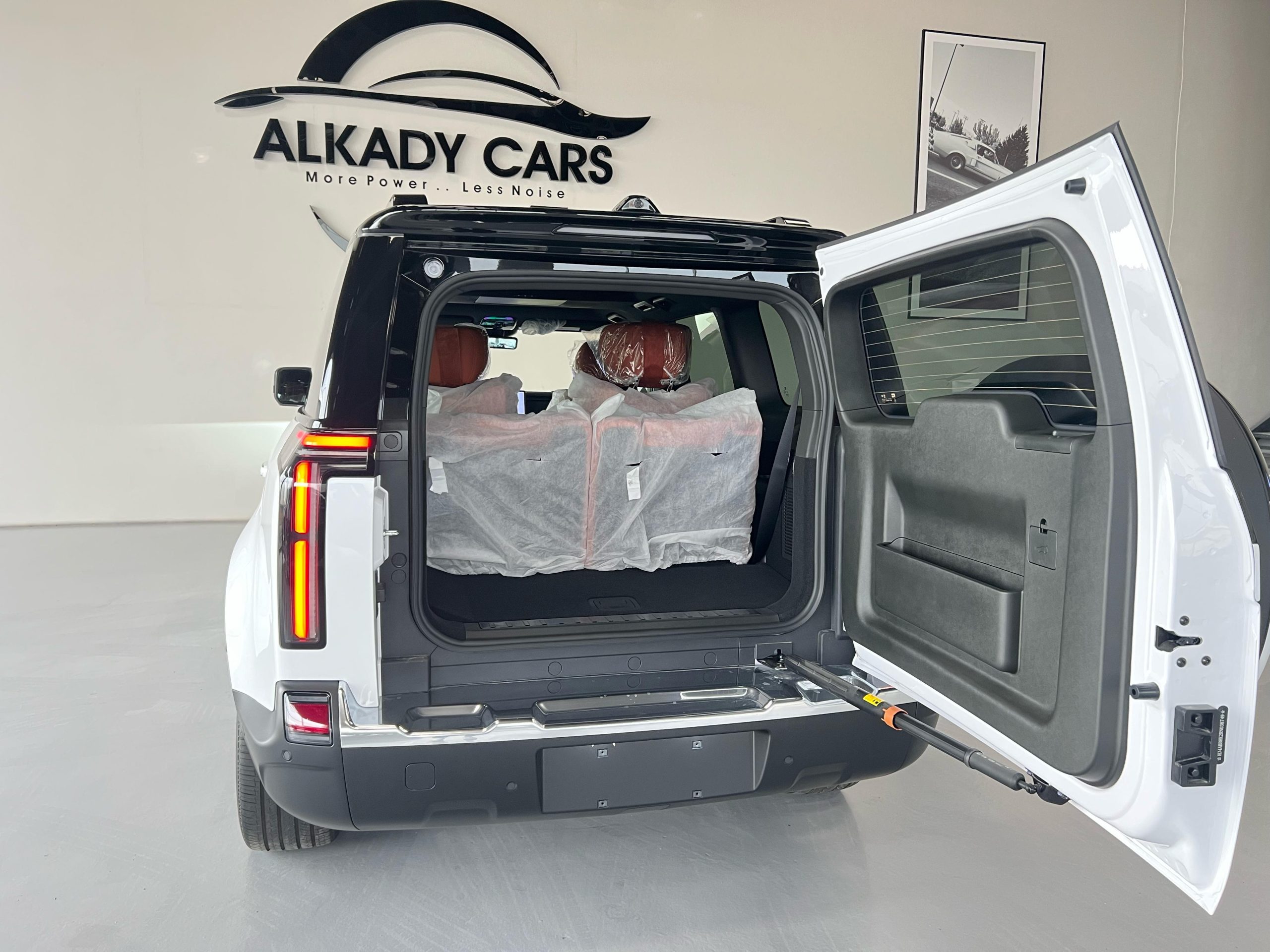 ROX 01 VIP Luxury 6-Seater 2024 - Alkadycars