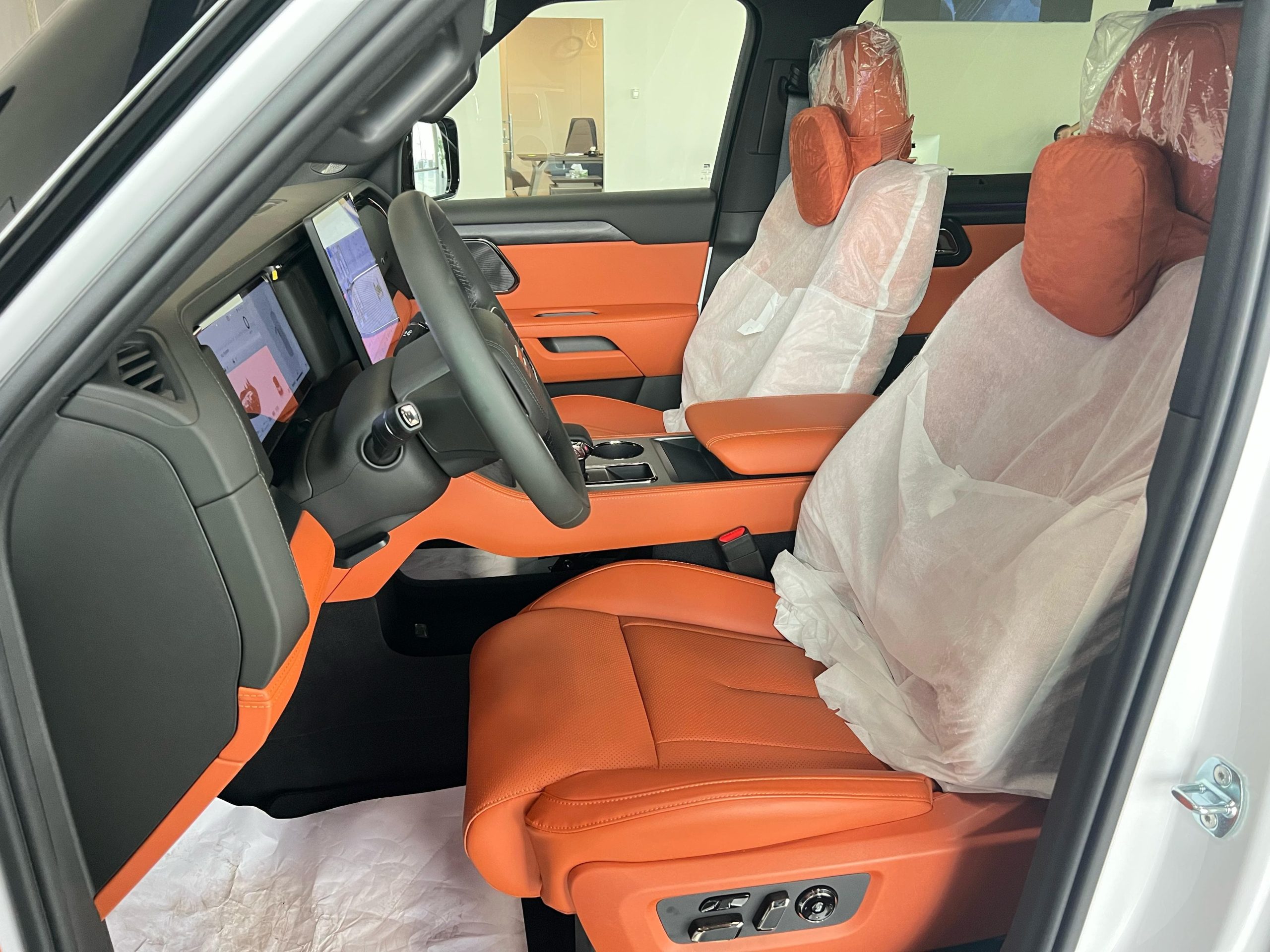 ROX 01 VIP Luxury 6-Seater 2024 - Alkadycars