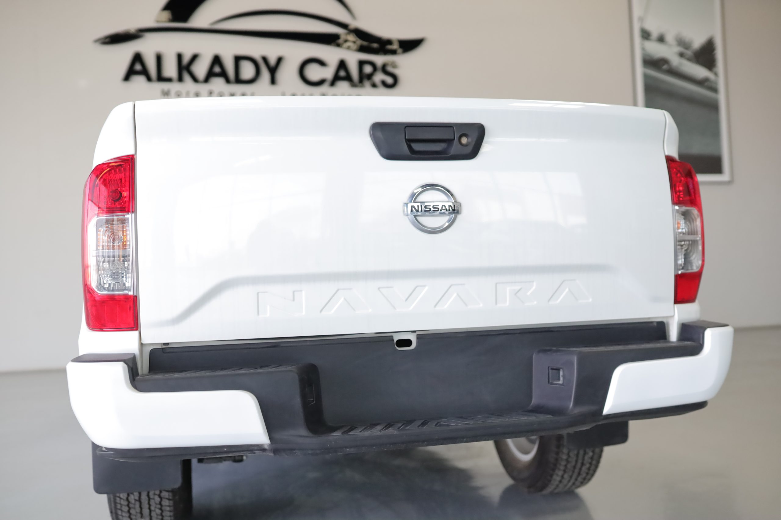 NISSAN NAVARA 2.5 PETROL SE 4X2 MT DC PLUS - Alkadycars