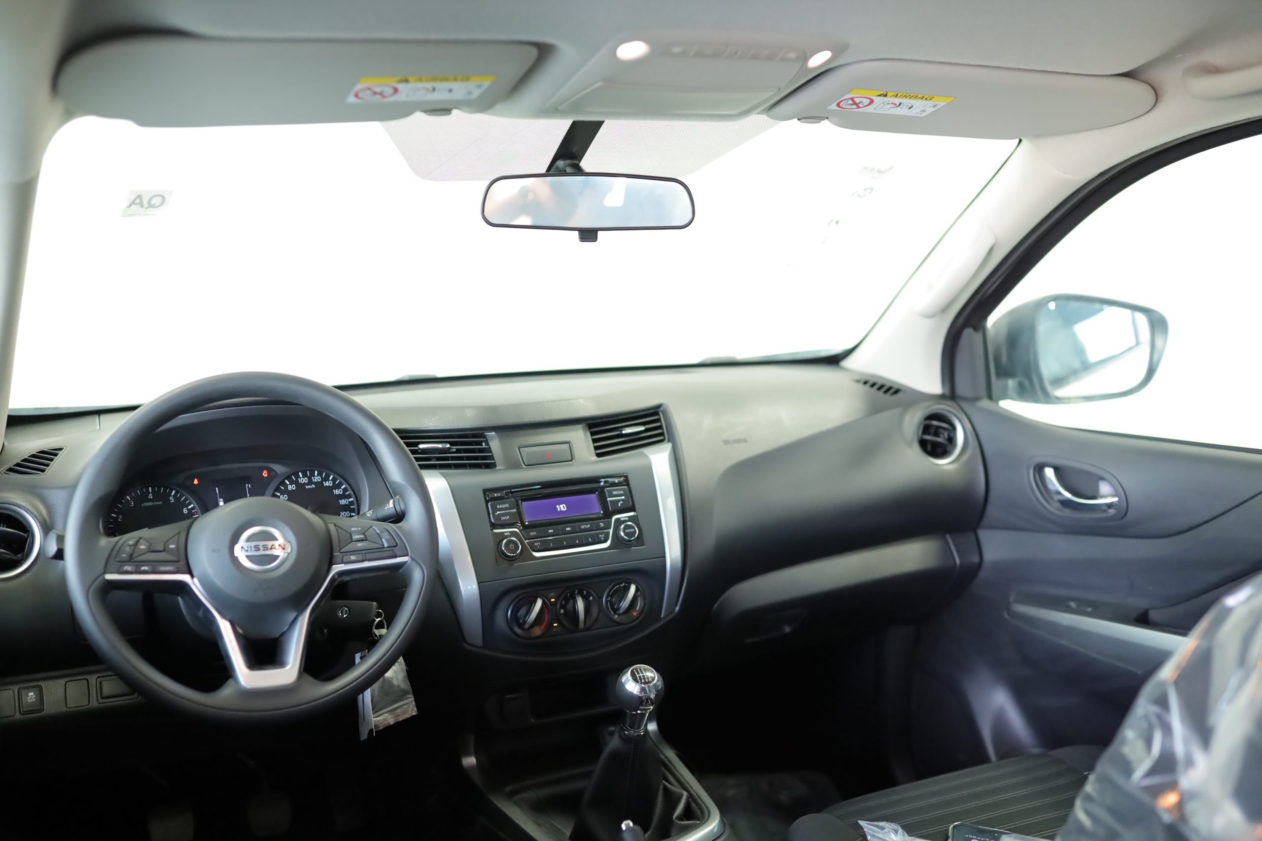 NISSAN NAVARA 2.5 PETROL SE 4X2 MT DC PLUS - Alkadycars