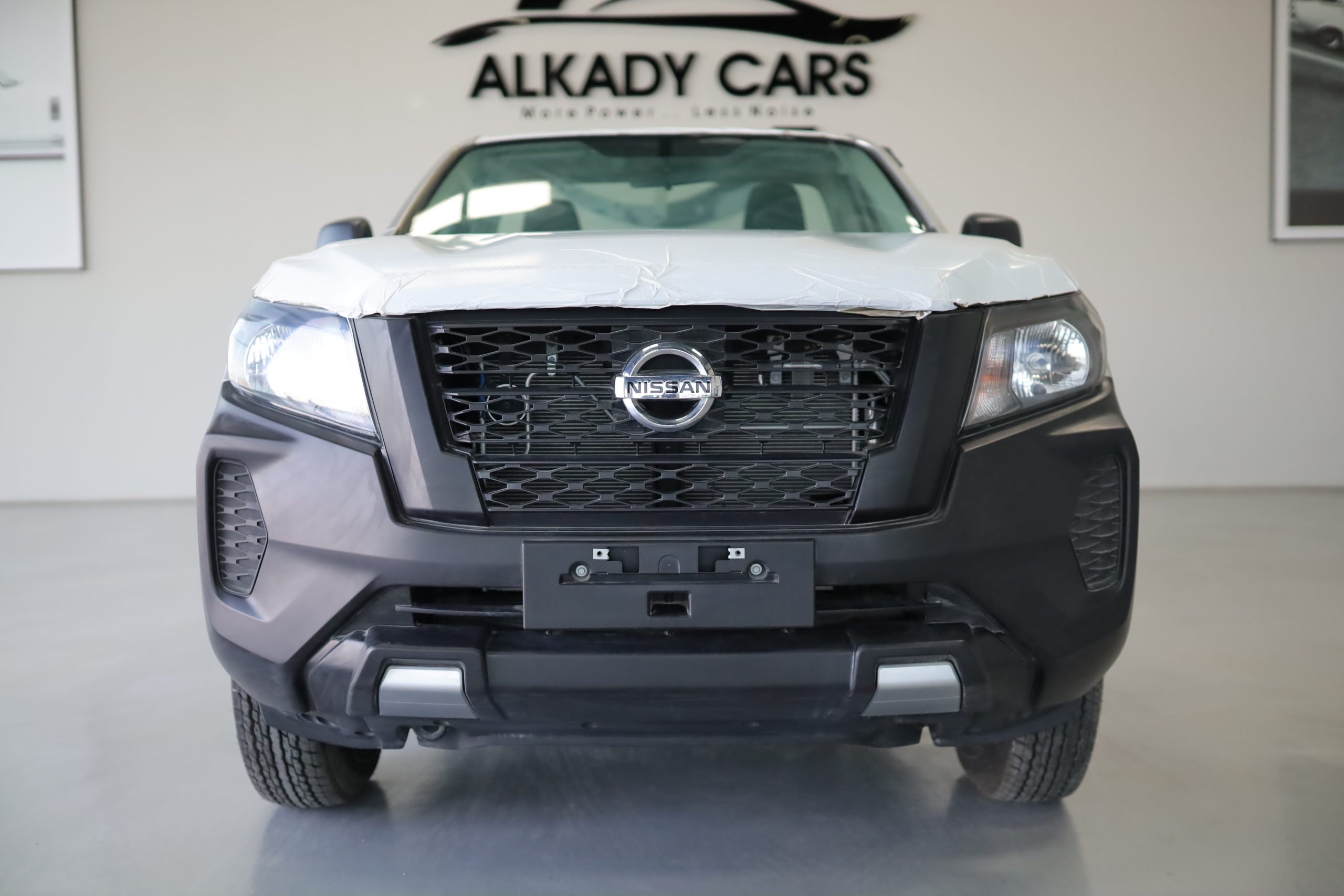 NISSAN NAVARA 2.5 PETROL XE 4X2 MT SC PLUS - Alkadycars