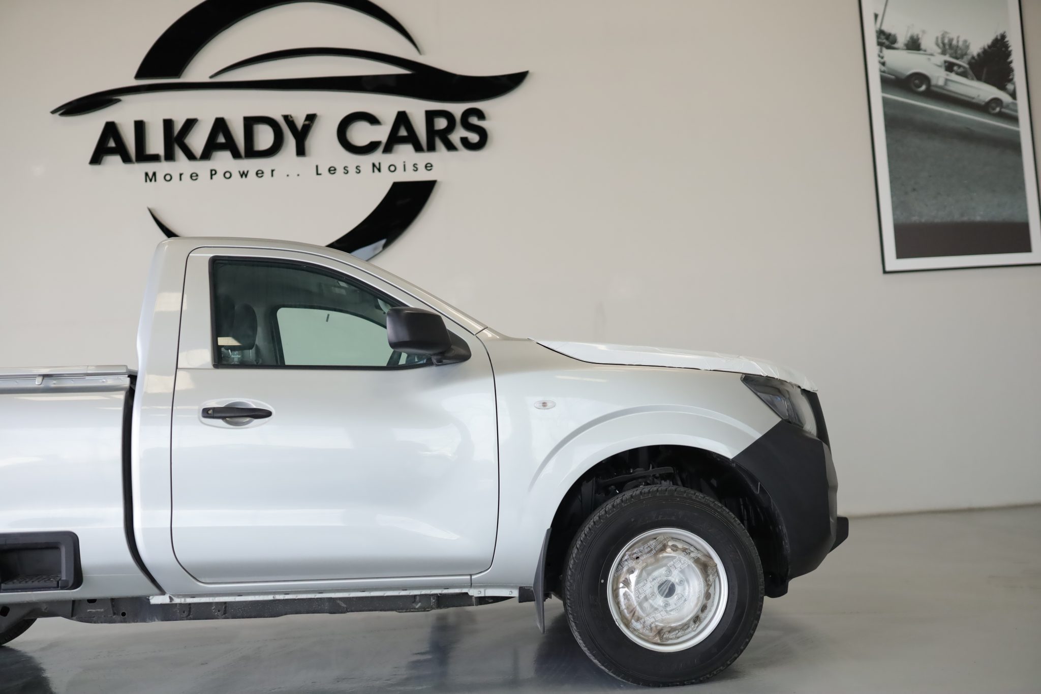 NISSAN NAVARA 2.5 PETROL XE 4X2 MT SC PLUS - Alkadycars