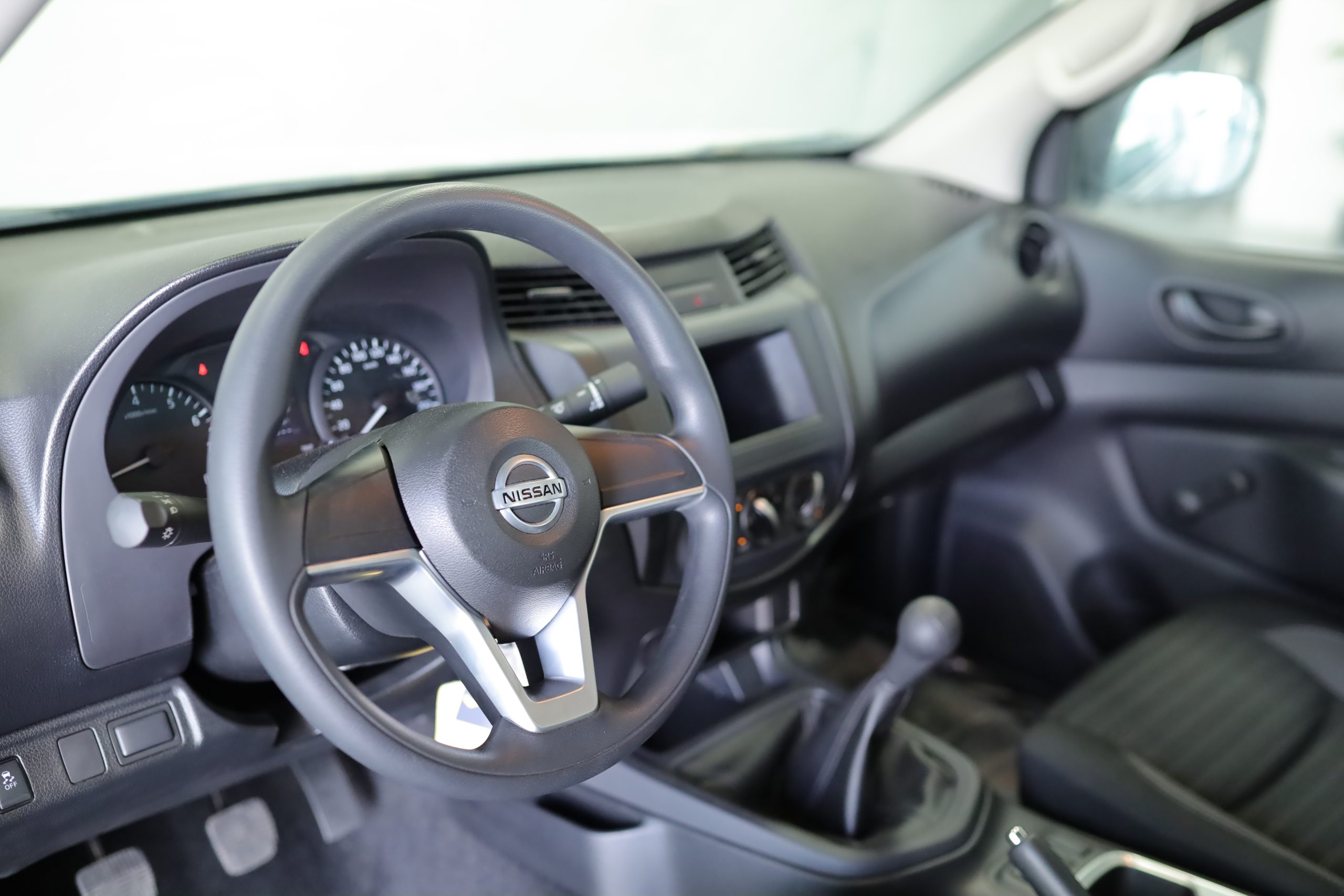 NISSAN NAVARA 2.5 PETROL XE 4X2 MT SC PLUS - Alkadycars