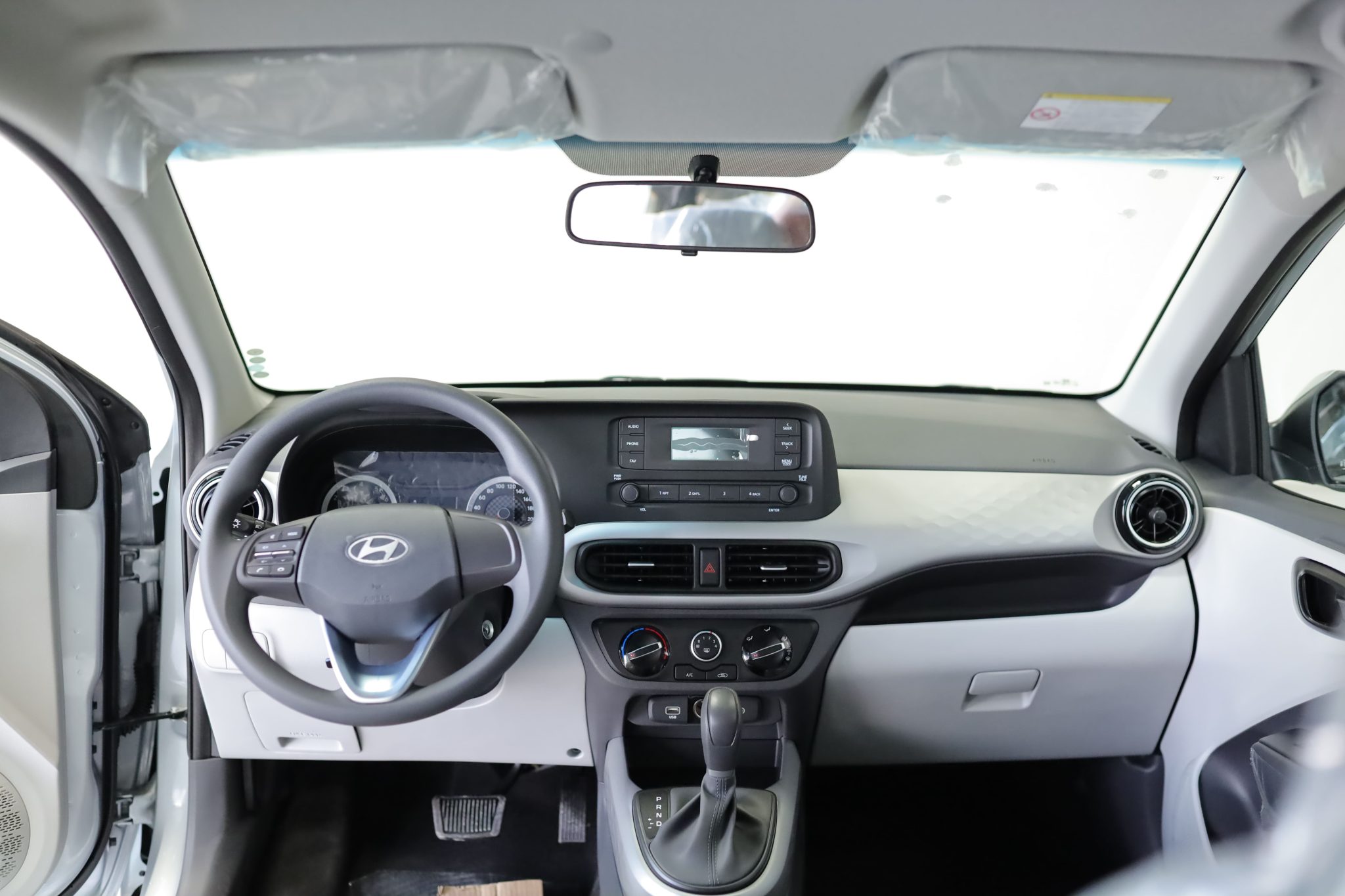 HYUNDAI GRAND i10 MODEL 2026 GCC SPECS