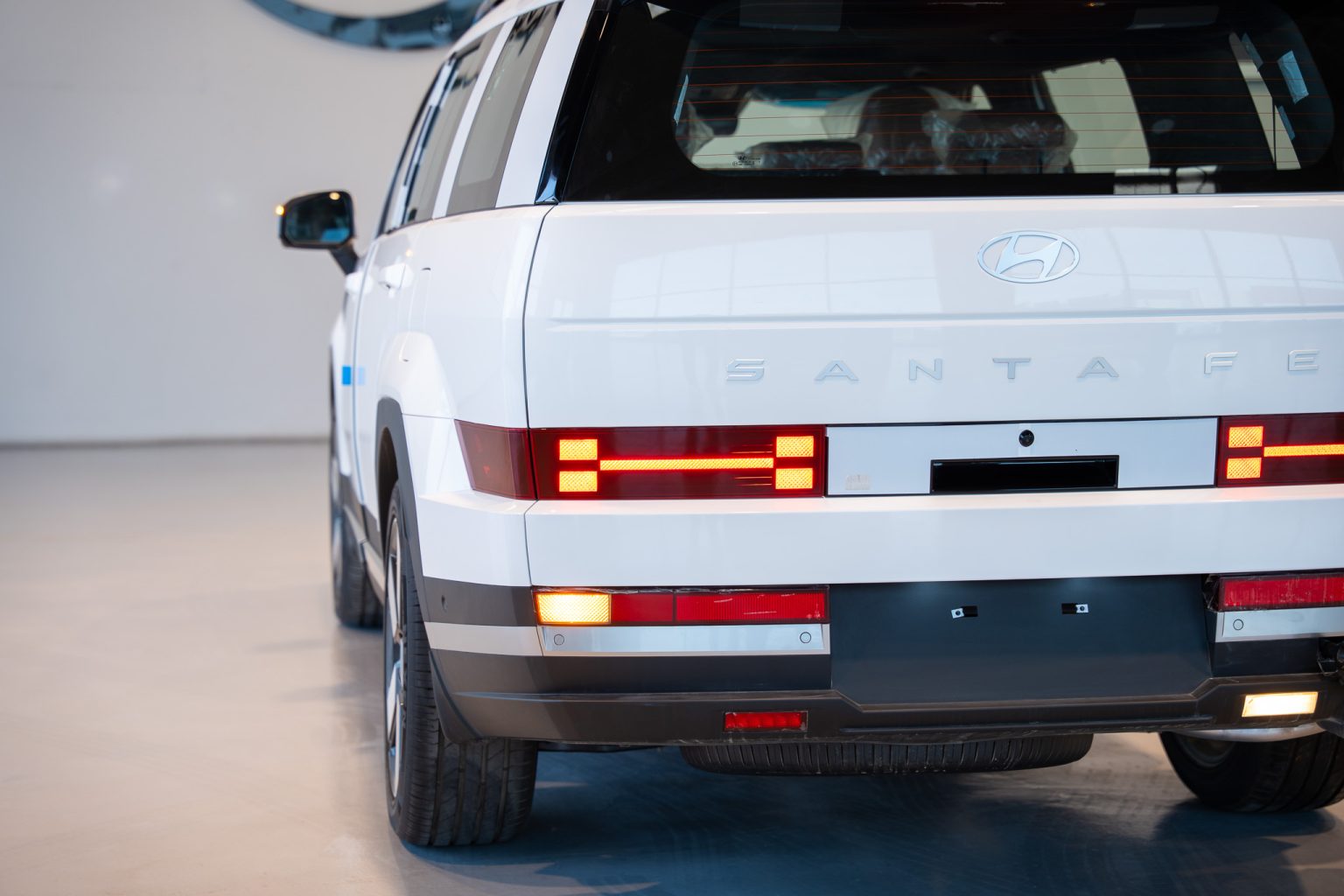 HYUNDAI SANTA FE LUXURY 2.5 TURBO MODEL 2024 GCC - Alkadycars