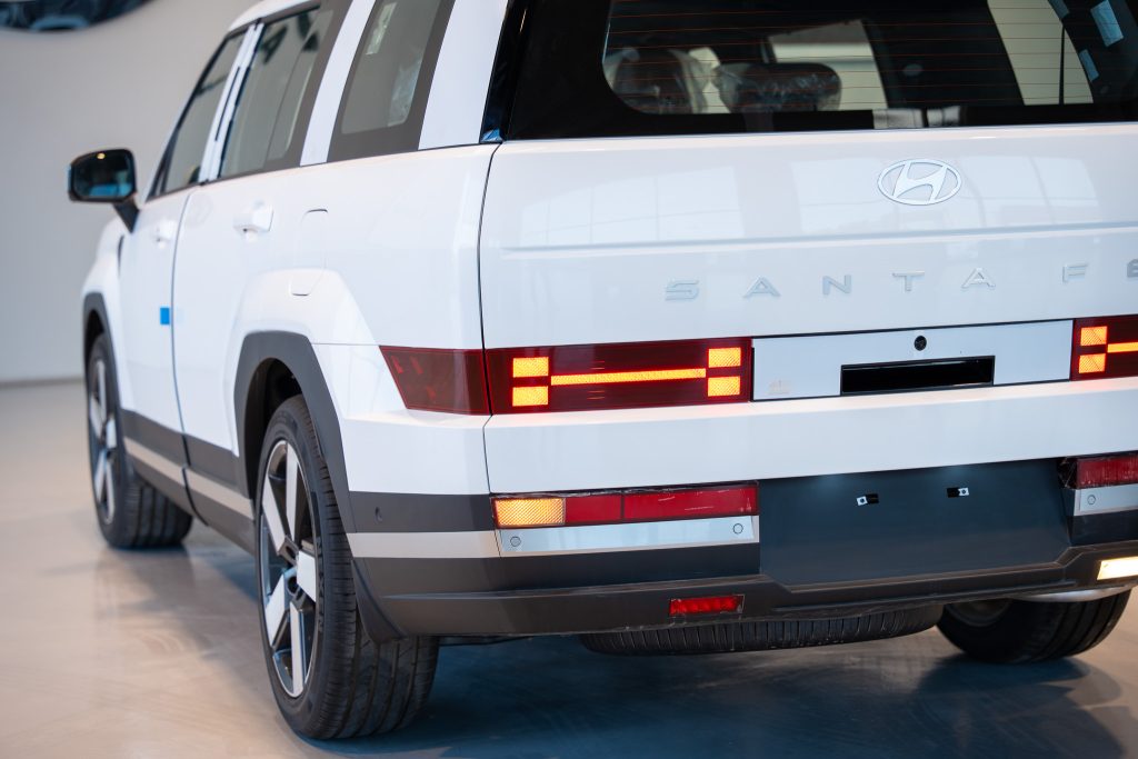 HYUNDAI SANTA FE LUXURY 2.5 TURBO MODEL 2024 GCC - Alkadycars