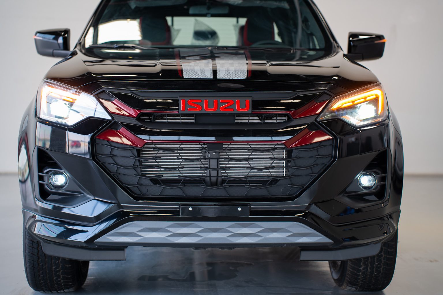 ISUZU D-MAX GT 3.0L A/T 4X4 FULL OPTION MODEL 2026 GCC SPECS - Alkadycars