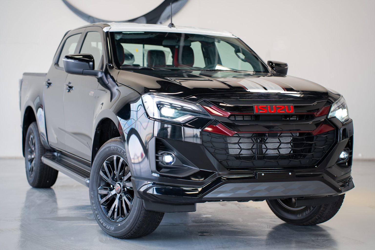 ISUZU D-MAX GT 3.0L A/T 4X4 FULL OPTION MODEL 2026 GCC SPECS - Alkadycars