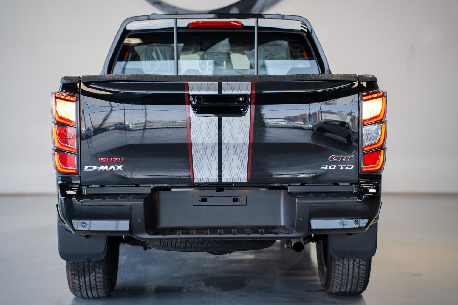 ISUZU D-MAX GT 3.0L A/T 4X4 FULL OPTION MODEL 2026 GCC SPECS - Alkadycars