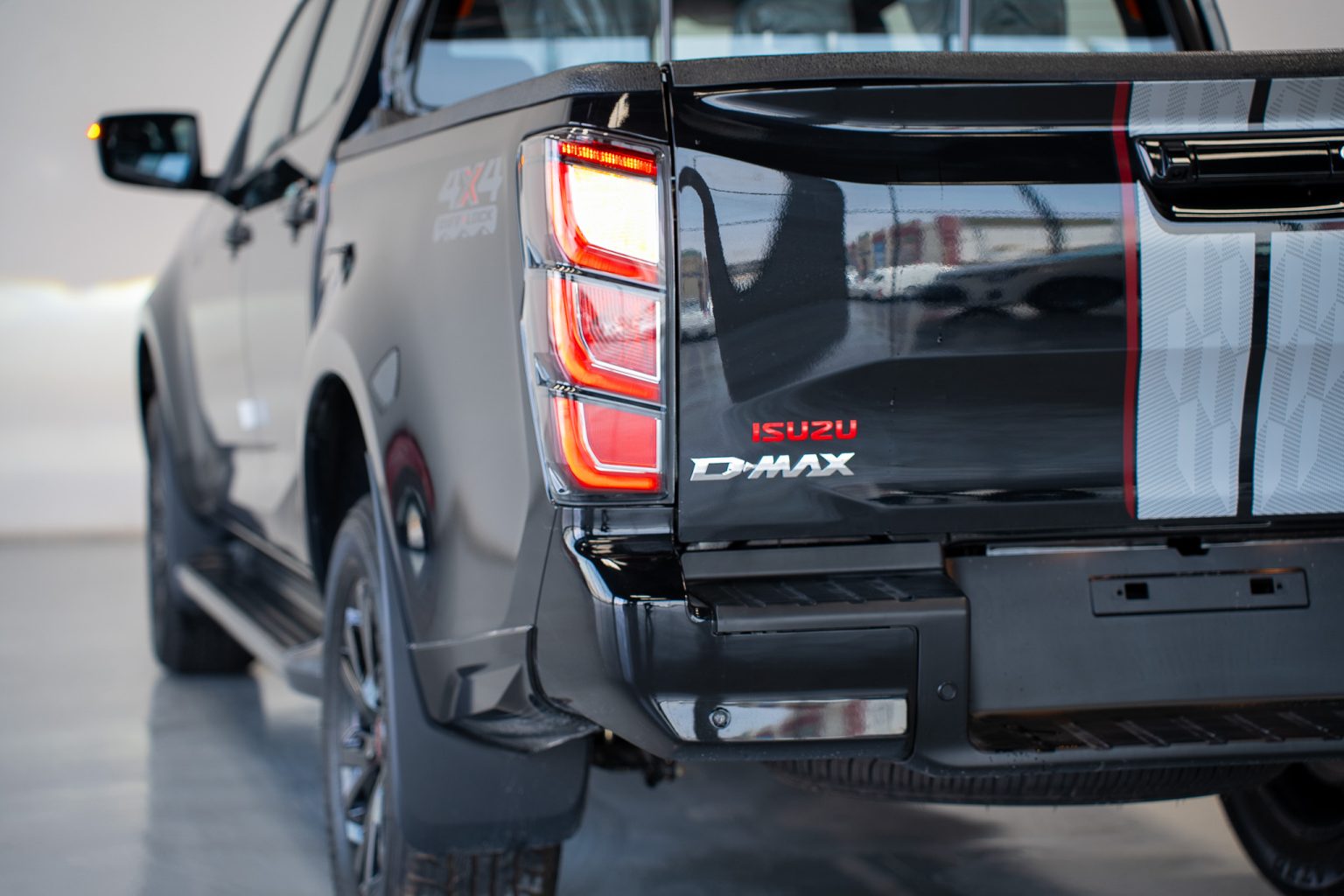 ISUZU D-MAX GT 3.0L A/T 4X4 FULL OPTION MODEL 2026 GCC SPECS - Alkadycars