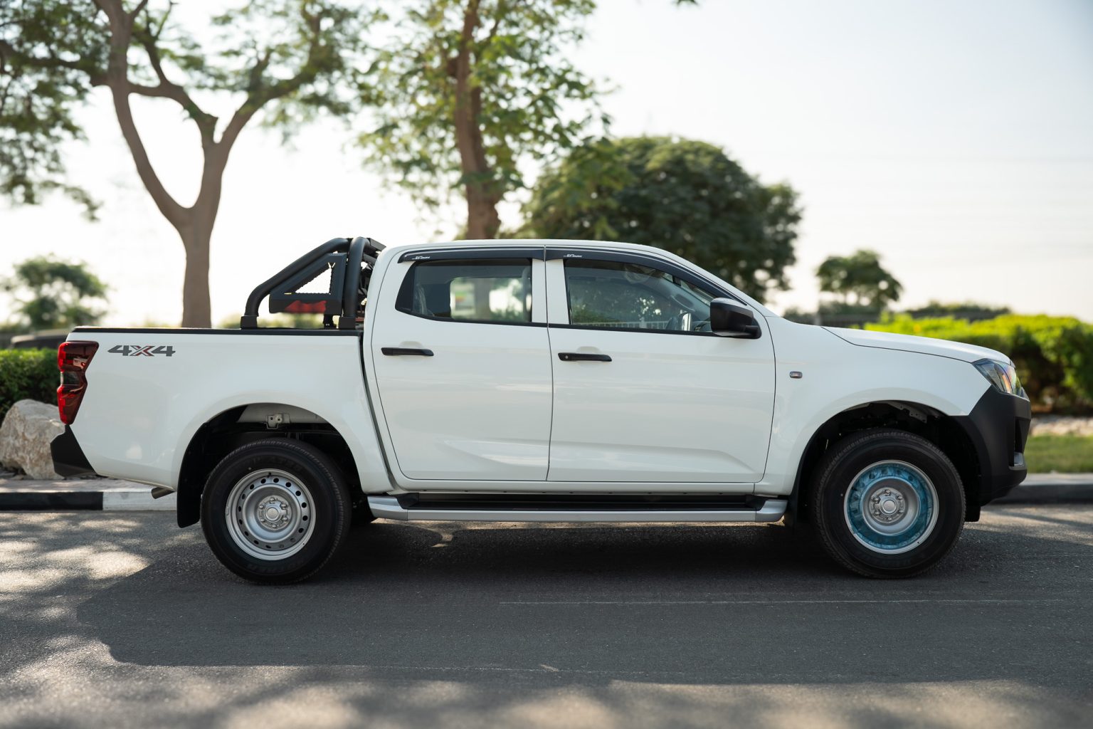 ISUZU DMAX RG CREW 1.9L PICKUP 4x4 MANUAL 2026 WHITE DIESEL - Alkadycars