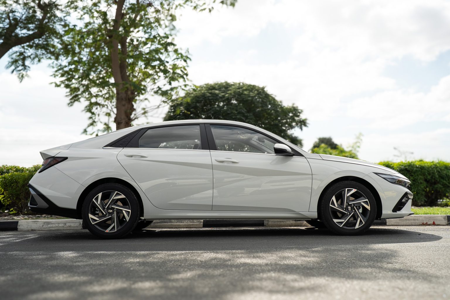 HYUNDAI ELANTRA 1.5 CHINESE SPECS 2025 MODEL FULL OPTION - Alkadycars